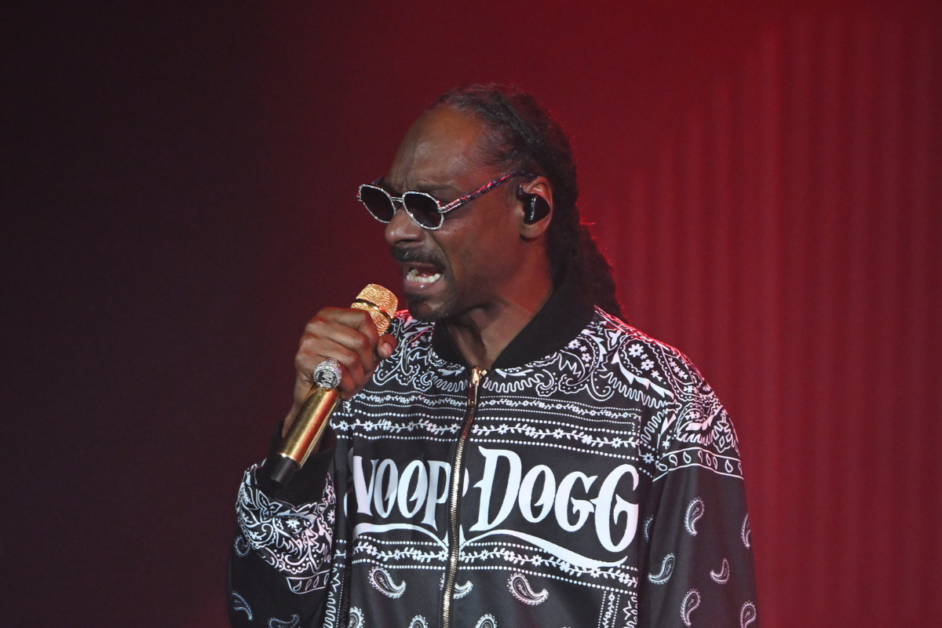 Snoop Dogg Reveals Exactly How Much Money He Made From 1B Spotify ...